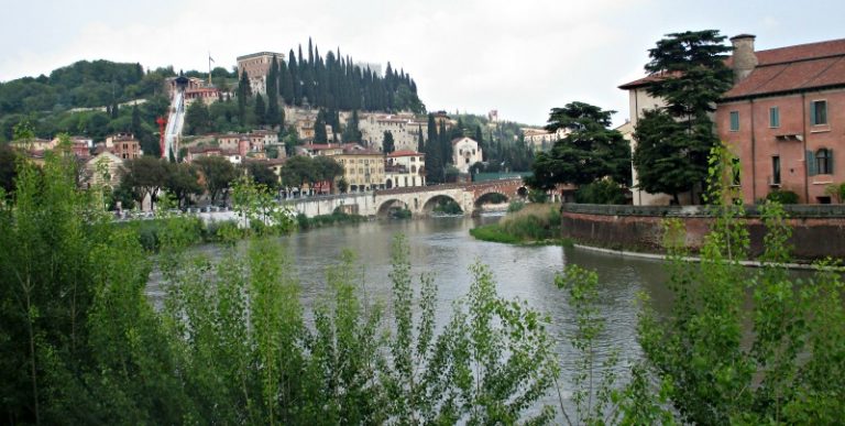 Visiter Vérone à pied : une ode à la "dolce vita"... - Un pied dans les ...