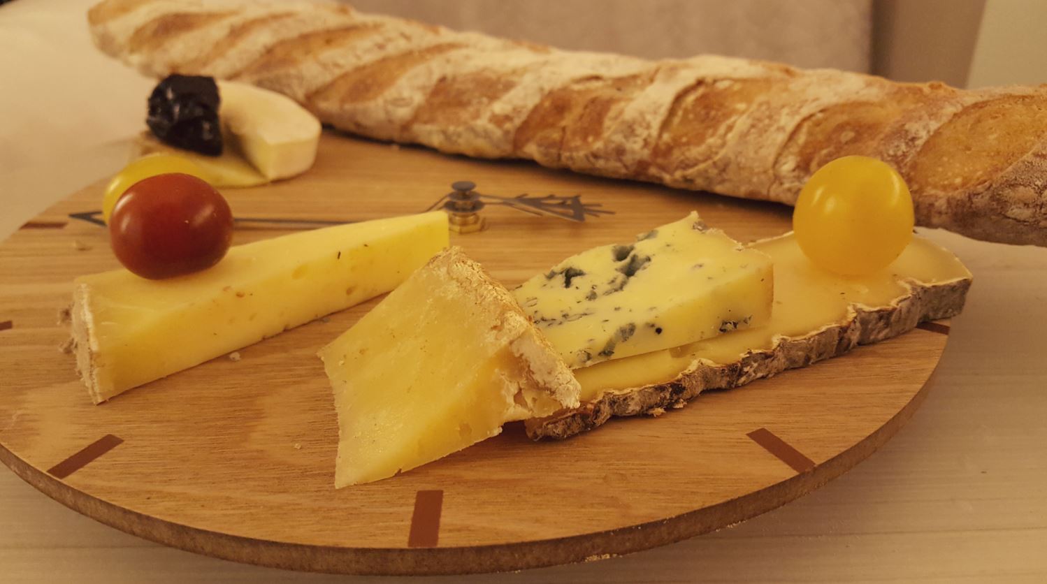 Et si on dégustait un plateau fromages à Clermont-Ferrand ? - Un pied ...